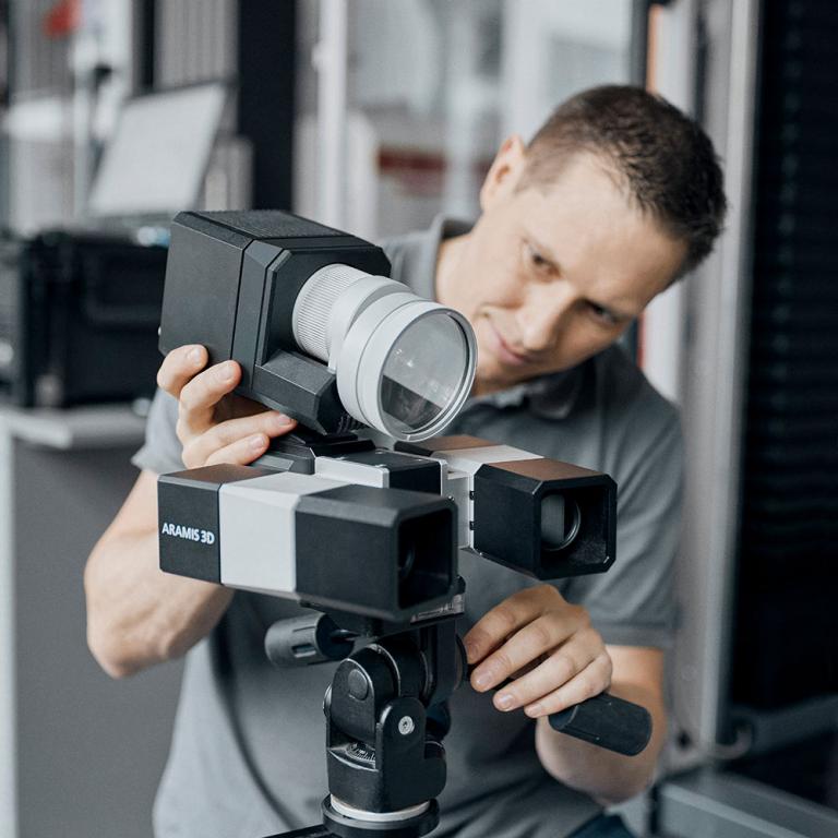 ARAMIS 3D Camera: High-resolution 3D camera system for high-end ...